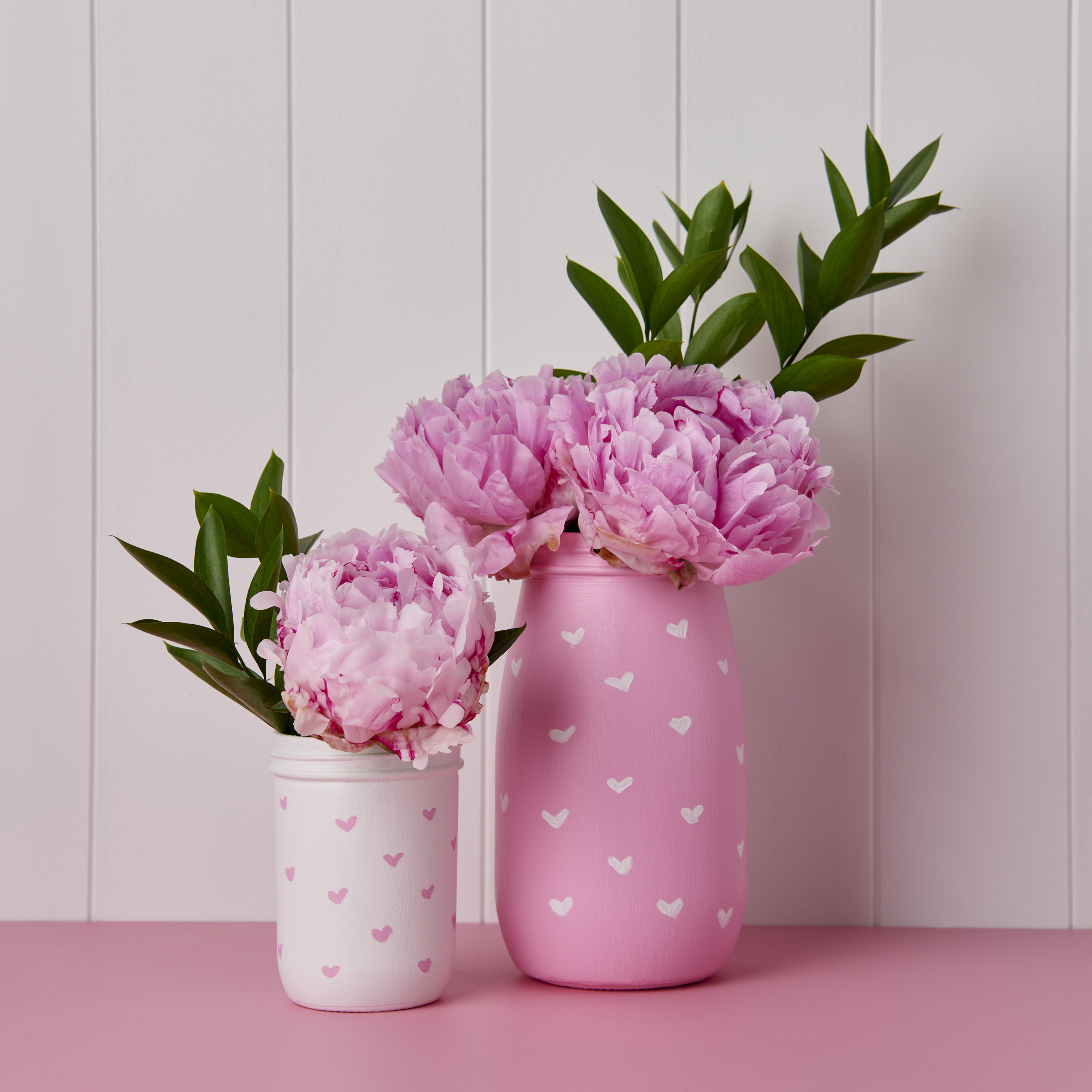 Valentine’s Day on a budget: DIY painted vases | Habitat by Resene