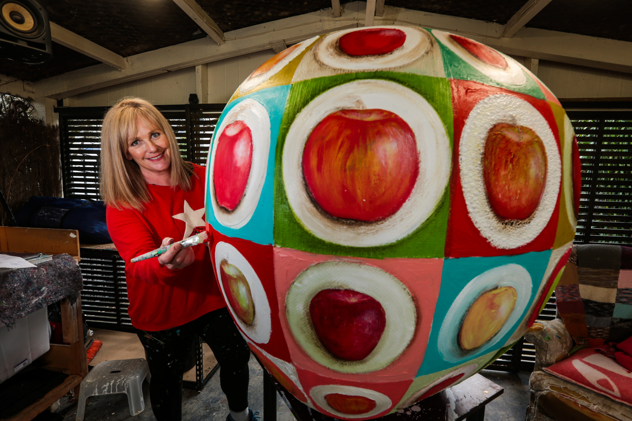 Artist Heather Wilson takes a bite out of the Big Apple project ...