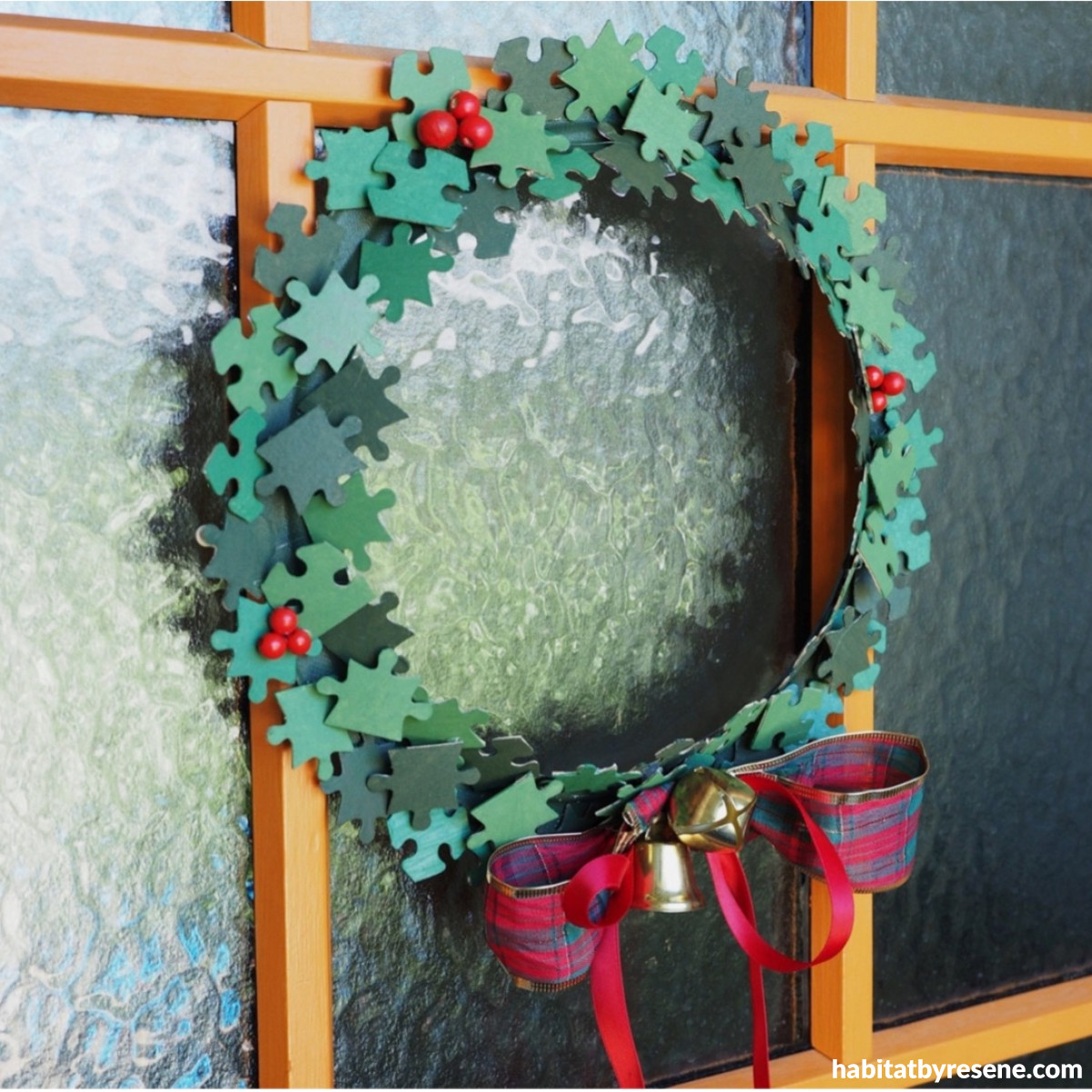 DIY Christmas decoration idea: A piece-ful jigsaw wreath | Habitat by ...