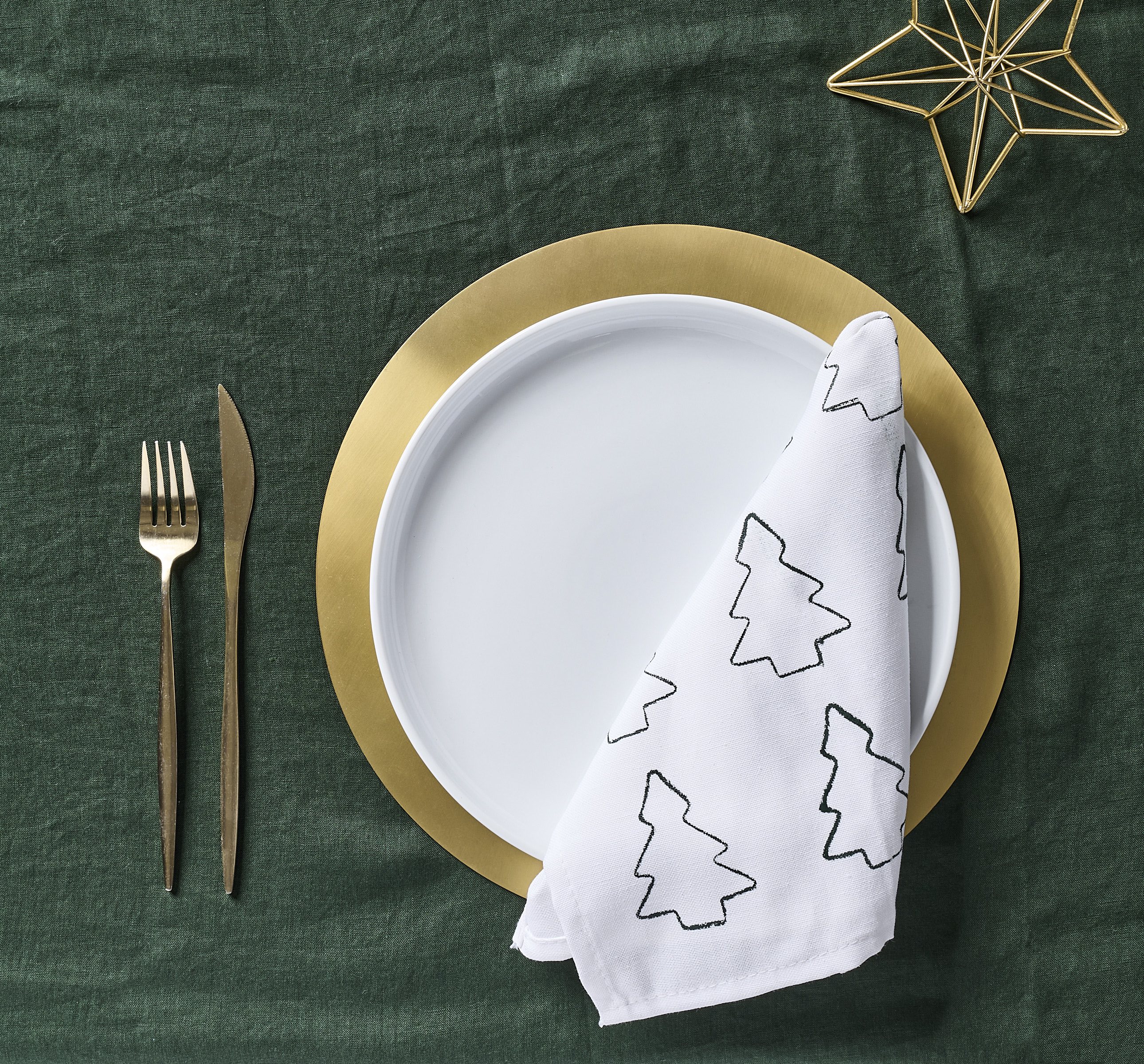 Host a mid-winter Christmas party with these budget-friendly ideas ...