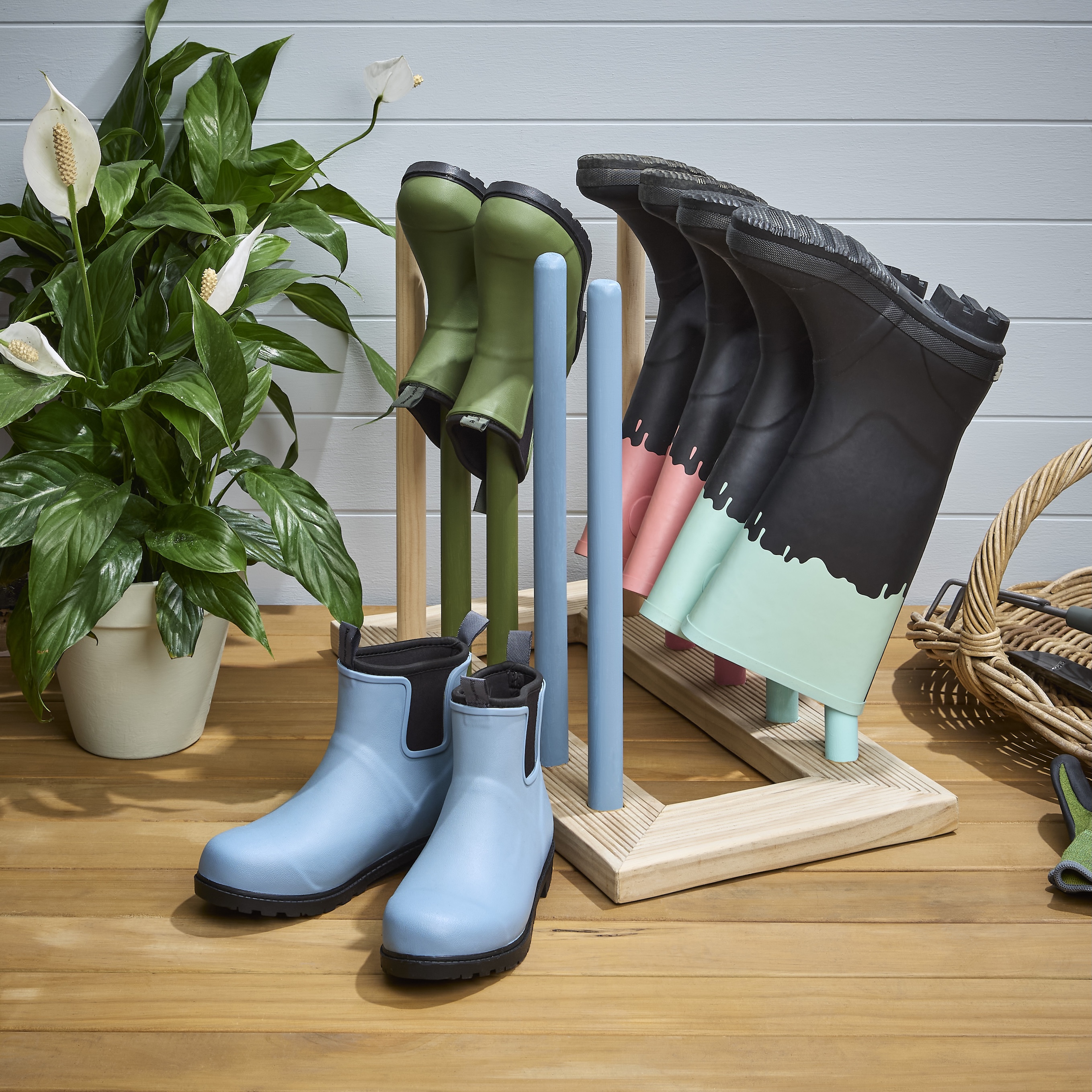 How to make your own gumboot rack | Habitat by Resene