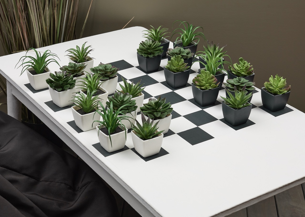 How to make a garden checkers table | Habitat by Resene