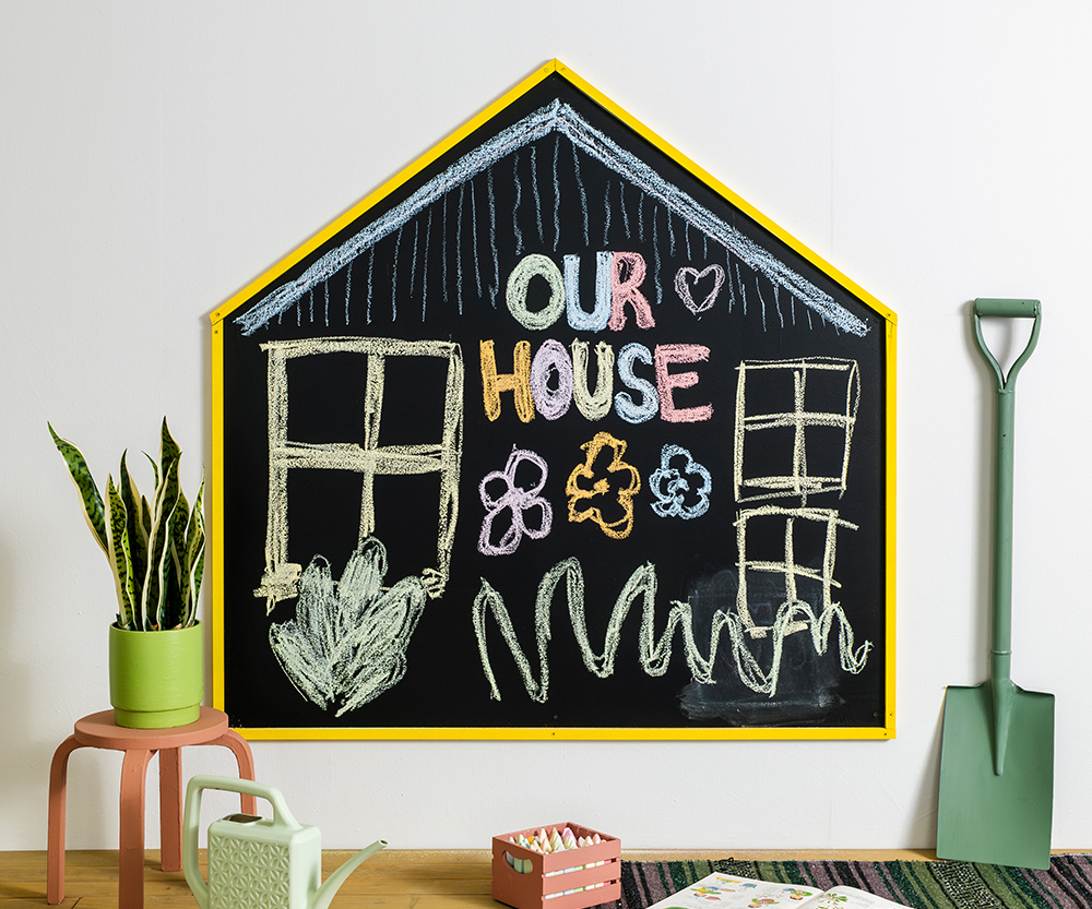 Look who’s chalking: DIY outdoor chalkboard | Habitat by Resene