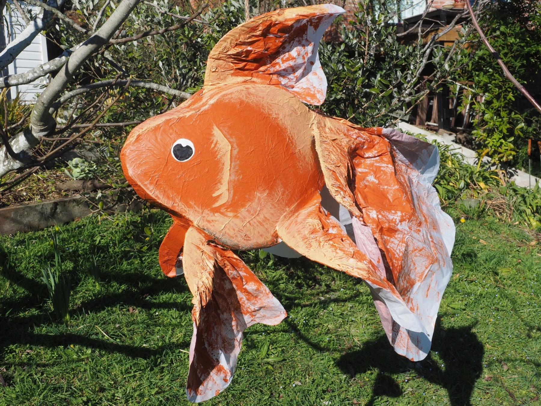 A reel catch: DIY goldfish piñata | Habitat by Resene
