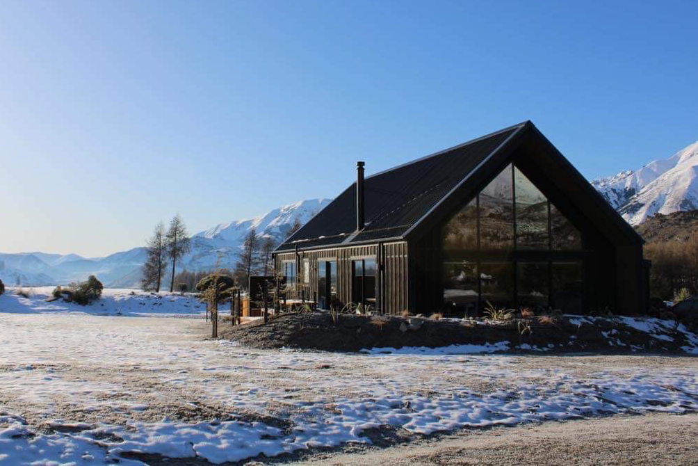 A Southern Alps chalet designed for a cosy escape | Habitat by Resene