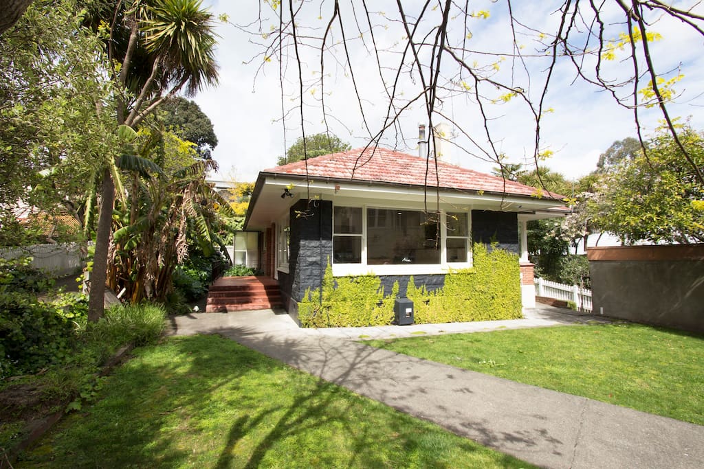 Adam’s modernised mid-mod in Napier lets the art speak for itself ...