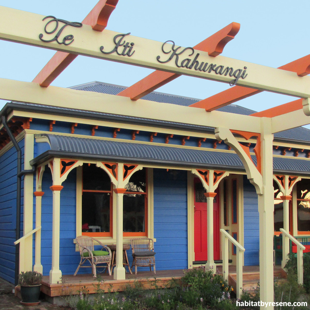 Lizzie’s cute cottage glows like a jewel | Habitat by Resene