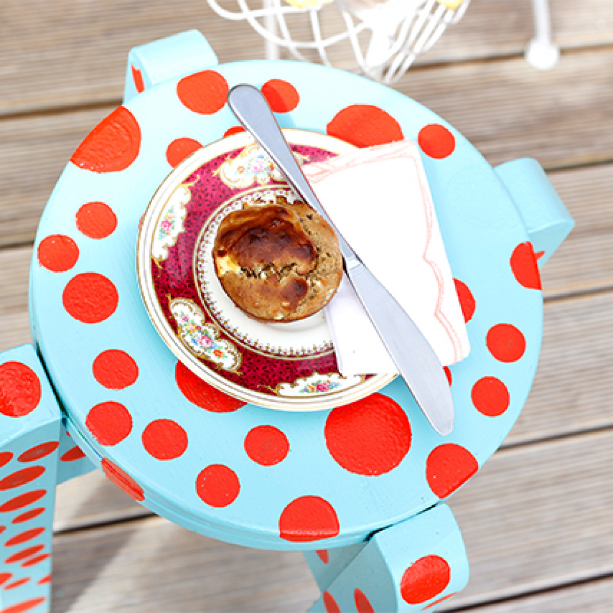 Sharon crafts a colourful haven for two | Habitat by Resene