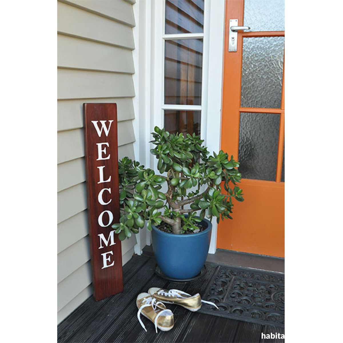 DIY wood plank welcome sign | Habitat by Resene