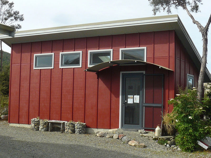 Jan Thomson’s St. Arnaud studio gets a refresh in red | Habitat by Resene