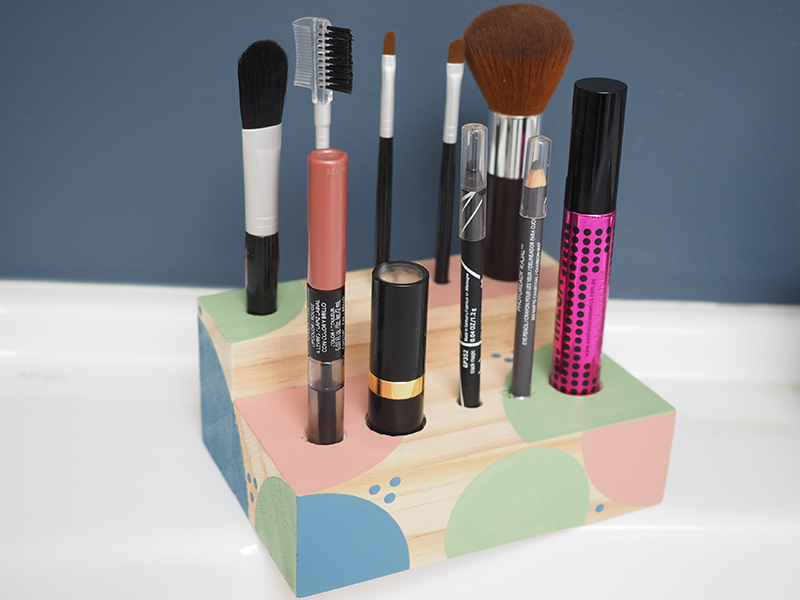 Organise your vanity with this DIY Make-up Holder | Habitat by Resene
