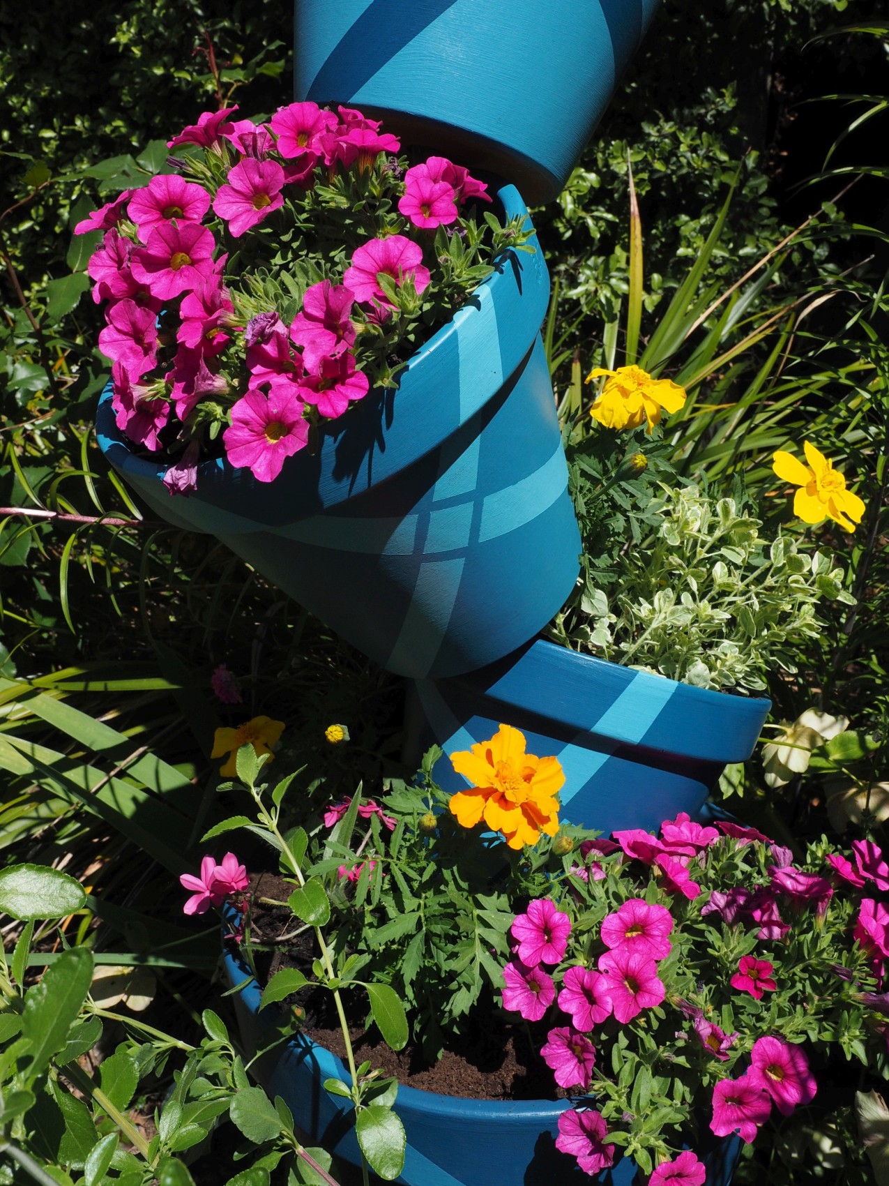 Make a beautiful stacked terracotta pot vertical planter | Habitat by ...